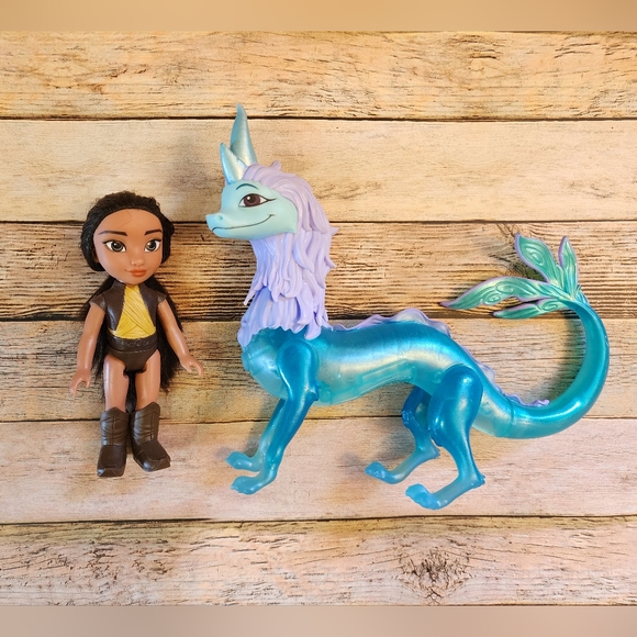 Disney | Toys | Disney Raya The Last Dragon Light Up Sisu Raya Doll ...